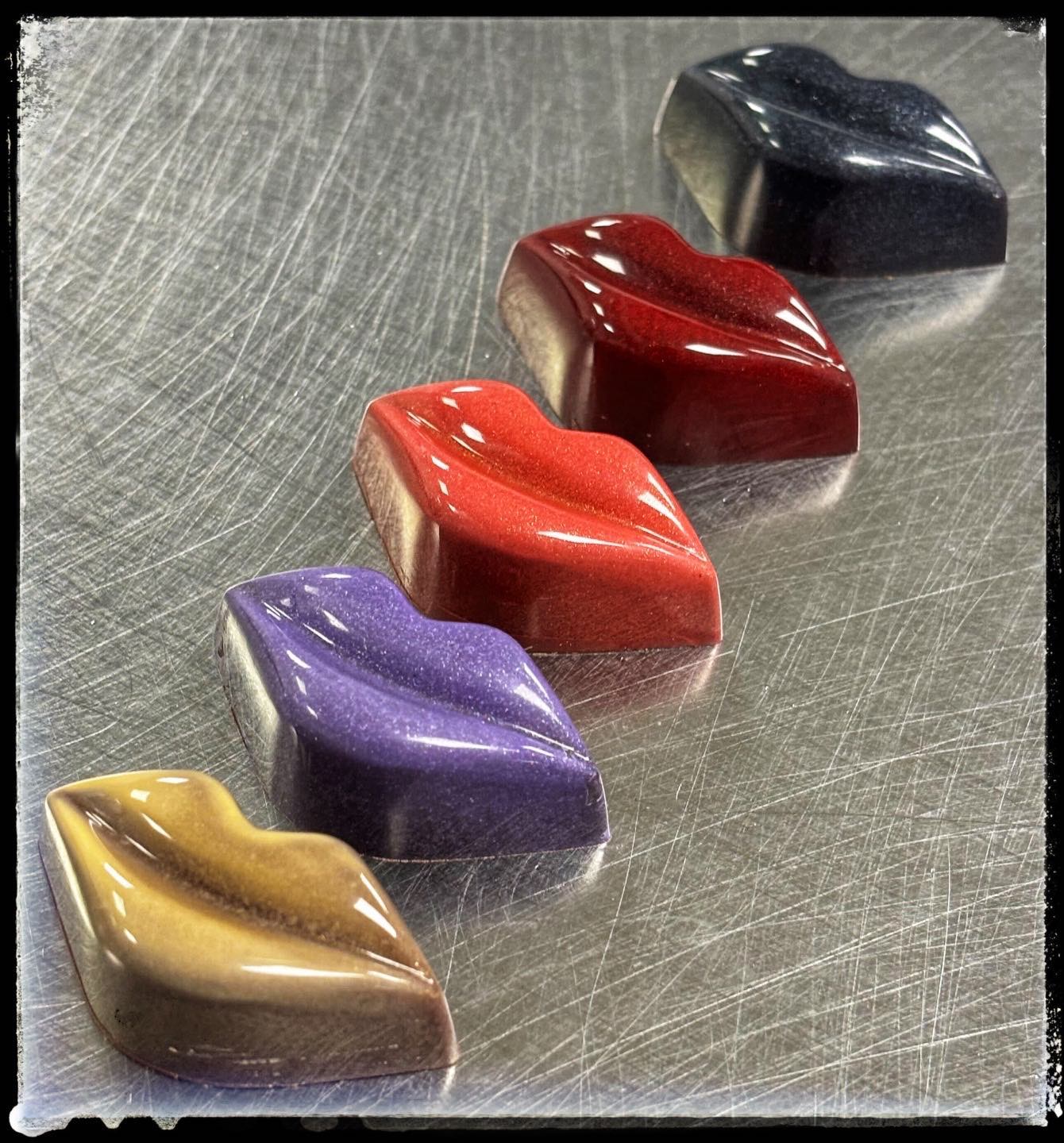 5 PC Lips available in store but sold out online - Mink Chocolates